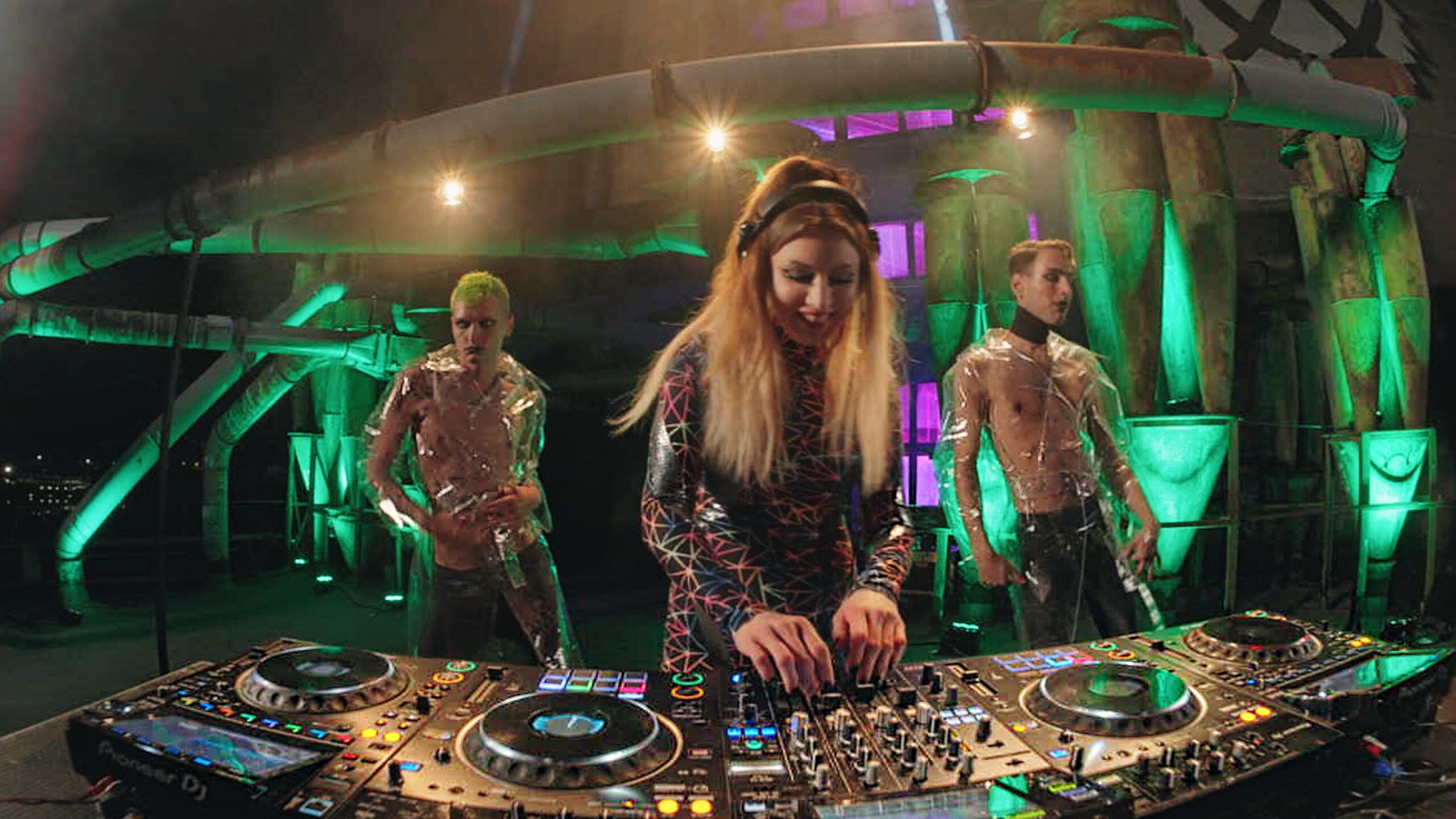 ALISA FOX - international DJ, musician and composer, with over 20 years ...